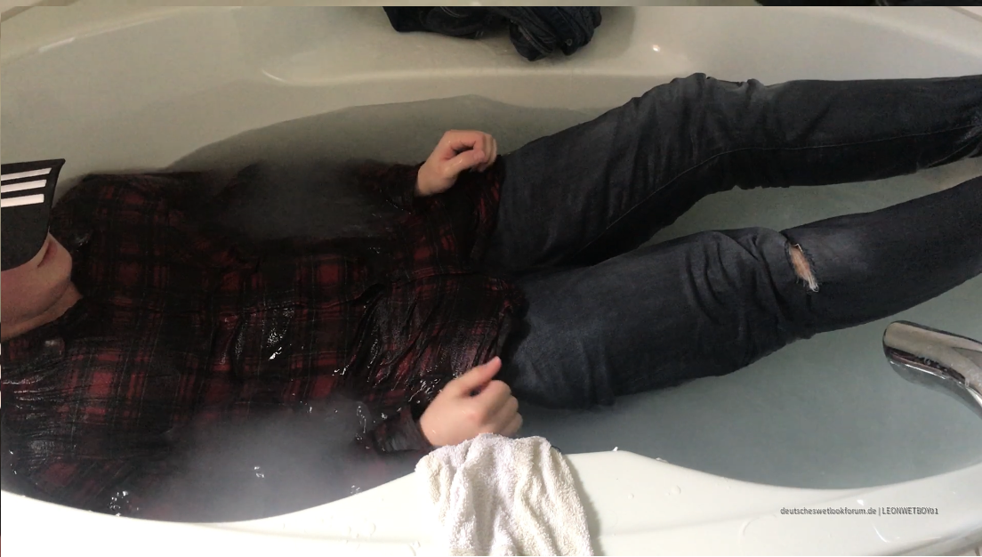 mit klamotten baden - Deutscheswetlookforum.de